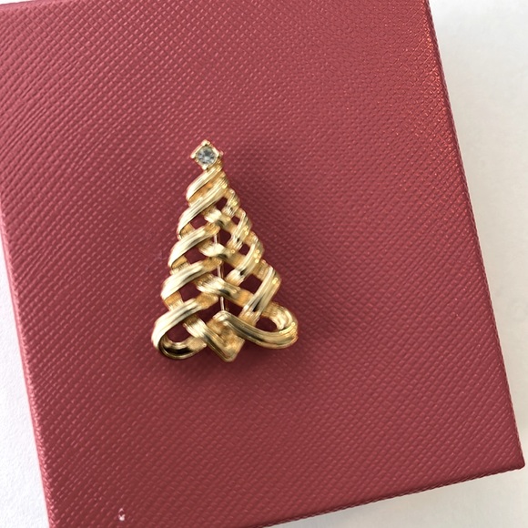 Jewelry | Vintage Avon Christmas Tree Pin Brooch 198s | Poshmark